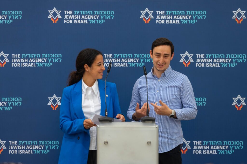 The journey of Sarah and Rodi ⋆ Sivan Rahav-Meir